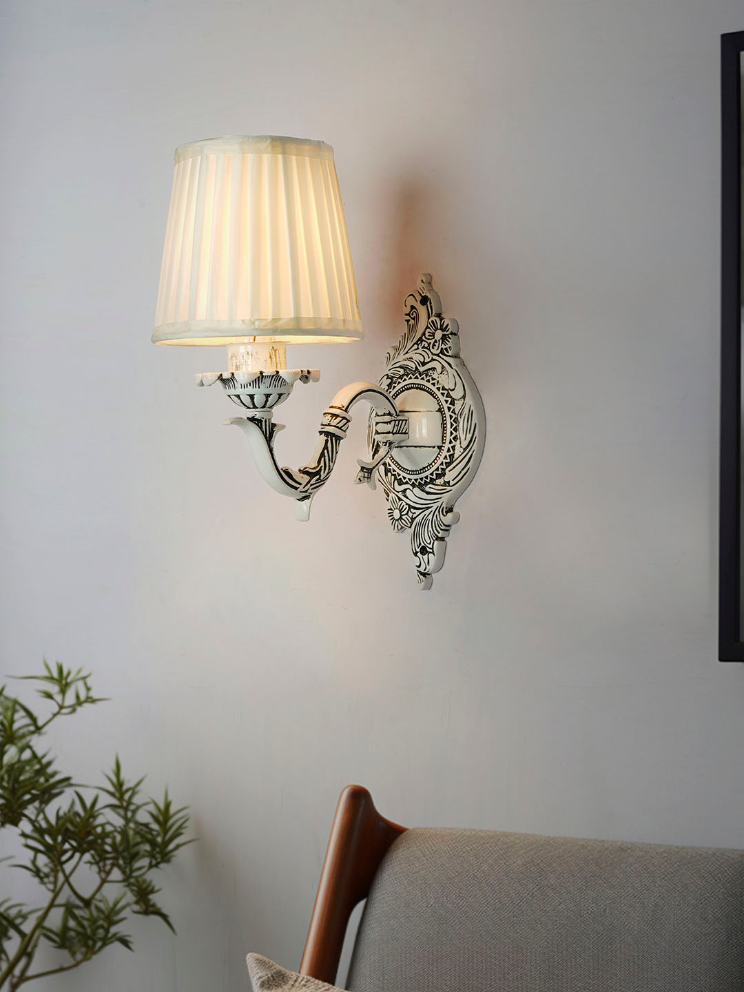 Traditional Swan Wall Sconce in Antique White - Home Lighting